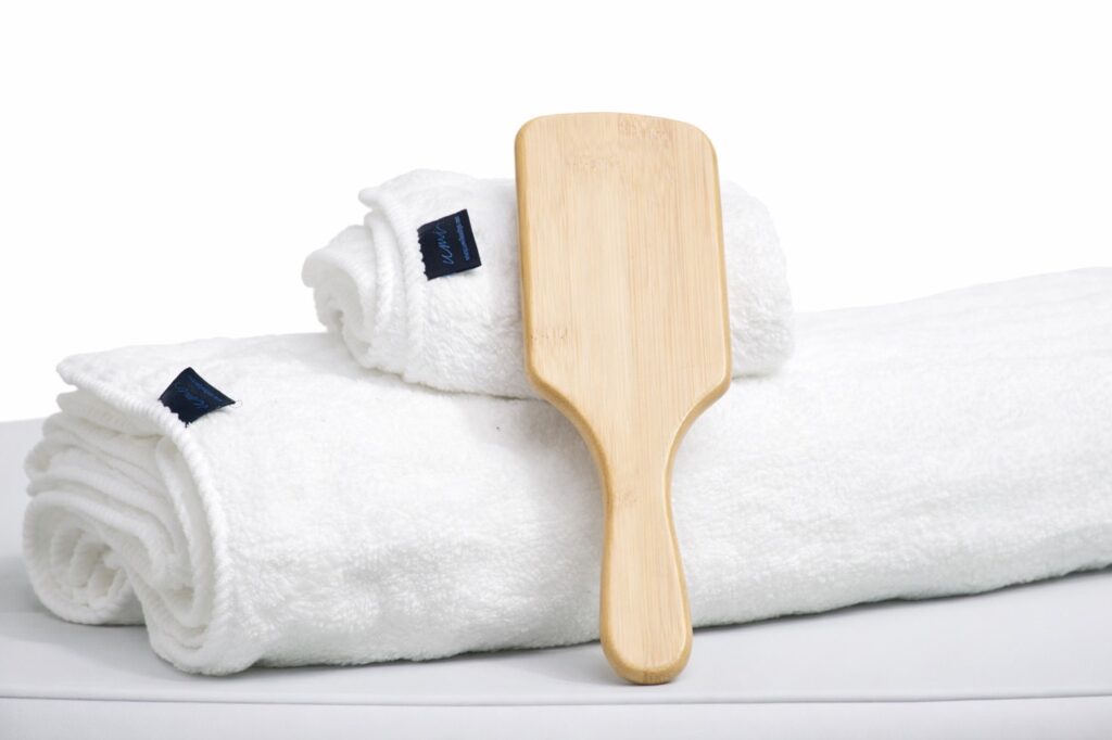 UMI Bamboo Brush – Antistatic (Light Brown) - UMI.
